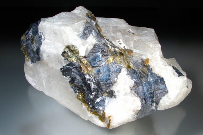 Cryolite: Meanings, Properties, and Benefits - Gemstagram